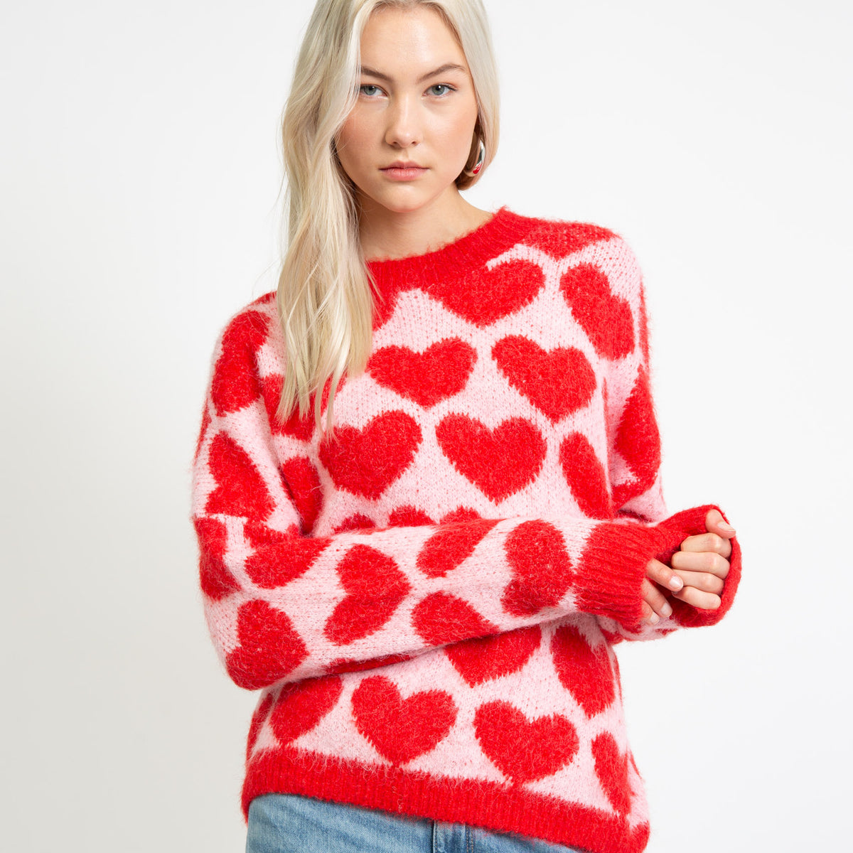 Oversize Pullover mit Herzmuster – brokeundschoen.de