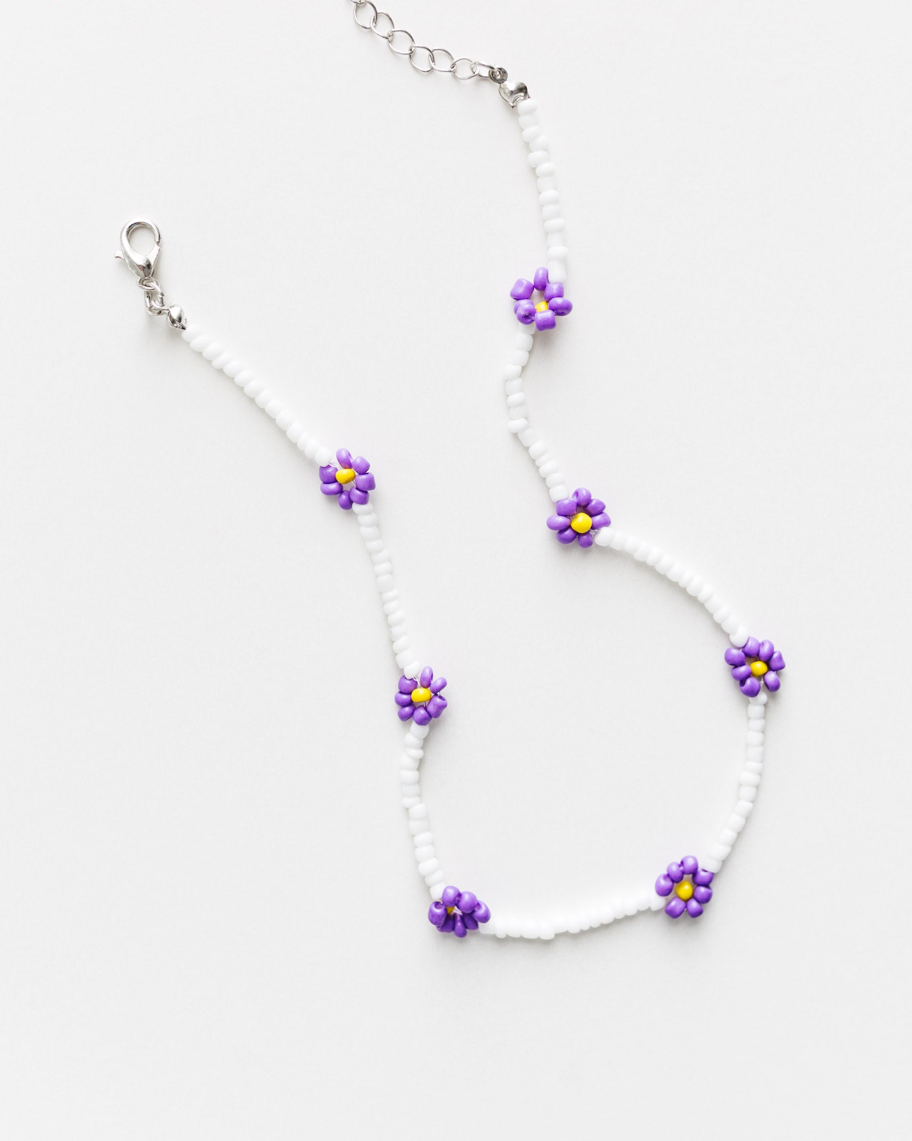 Perlen Choker mit Blumchen Broke Schon brokeundschoen